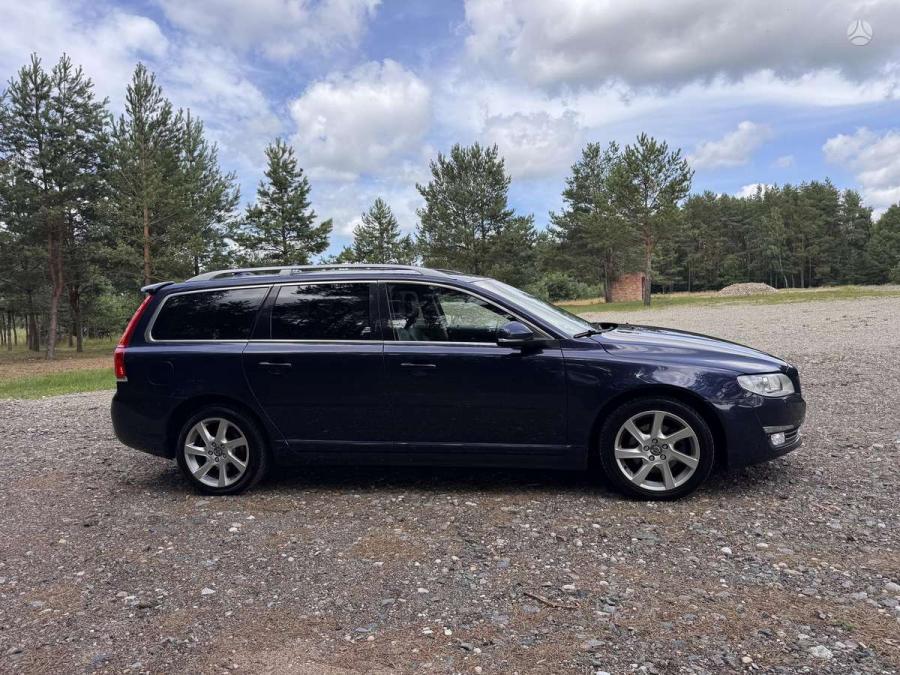 Blue Volvo V70 2014 in Jonava, with an engine capacity of 1.97 L and mileage of 285 thousand km for 9150 €, photo 5 on AUTOMOTO.COM.LV