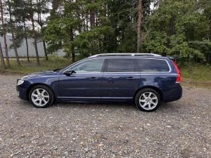 Blue Volvo V70 2014 in Jonava, with an engine capacity of 1.97 L and mileage of 285 thousand km for 9150 €, photo 9 on AUTOMOTO.COM.LV