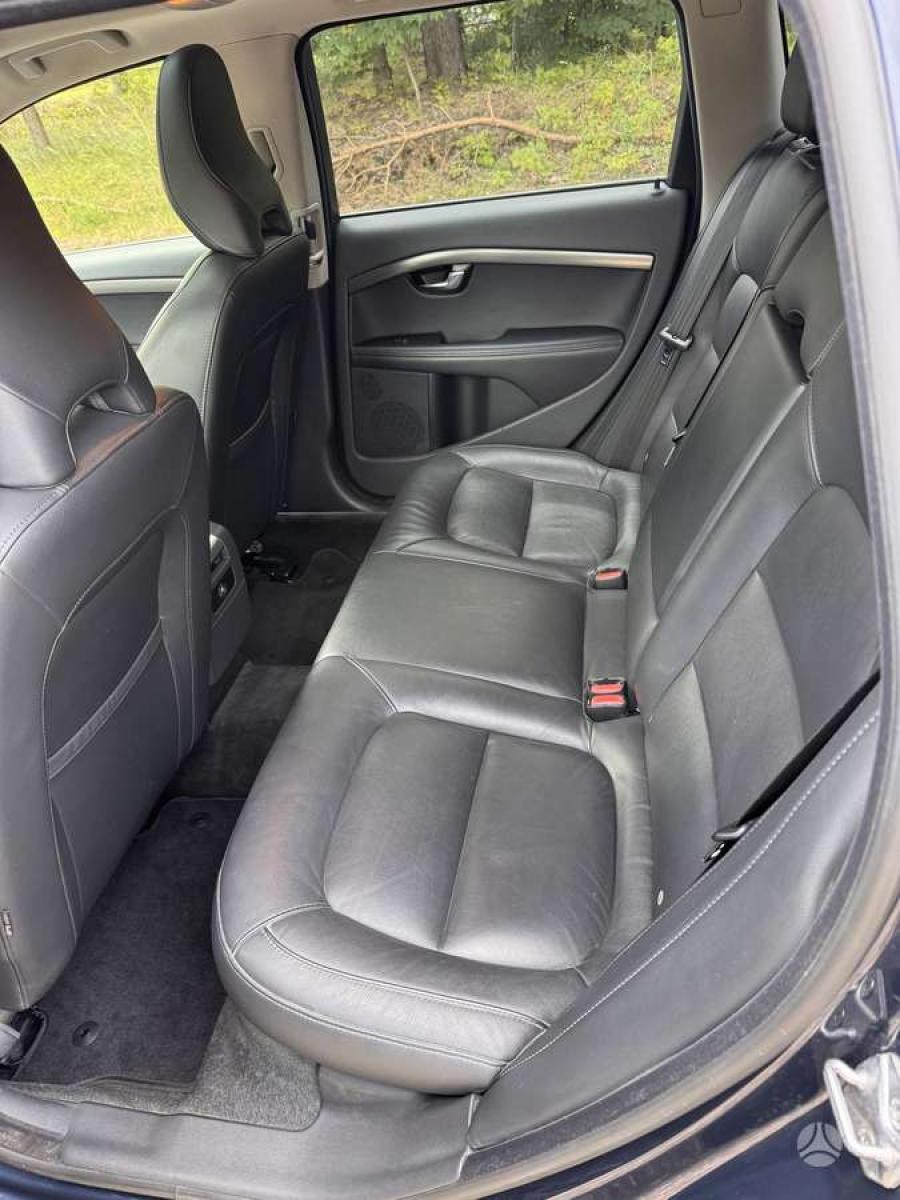 Blue Volvo V70 2014 in Jonava, with an engine capacity of 1.97 L and mileage of 285 thousand km for 9150 €, photo 13 on AUTOMOTO.COM.LV
