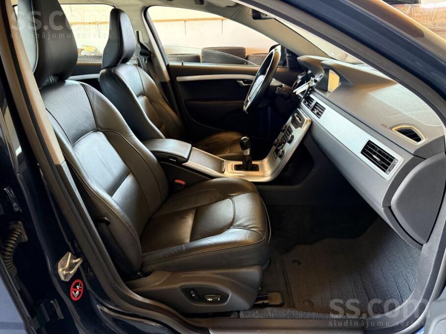 Zils Volvo V70 2014 Tukums, ar dzinēja tilpumu 2.40 L un nobraukumu 209 tūkst. km par 10500 €, foto 10 vietnē AUTOMOTO.COM.LV