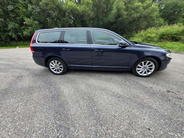 Blue Volvo V70 2014 in Utena, with an engine capacity of 1.97 L and mileage of 234 thousand km for 6300 €, photo 5 on AUTOMOTO.COM.LV