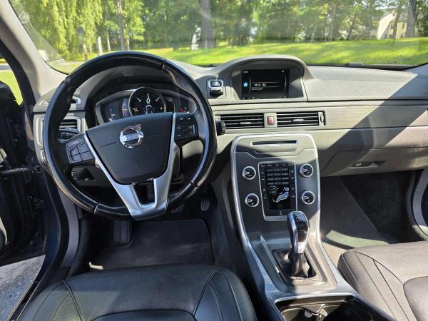 Blue Volvo V70 2014 in Utena, with an engine capacity of 1.97 L and mileage of 234 thousand km for 6300 €, photo 8 on AUTOMOTO.COM.LV