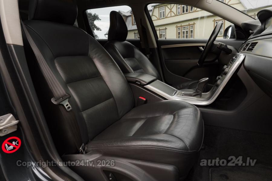 Zils Volvo V70 2014 Tartu, ar dzinēja tilpumu 1.60 L un nobraukumu 336 tūkst. km par 6999 €, foto 12 vietnē AUTOMOTO.COM.LV