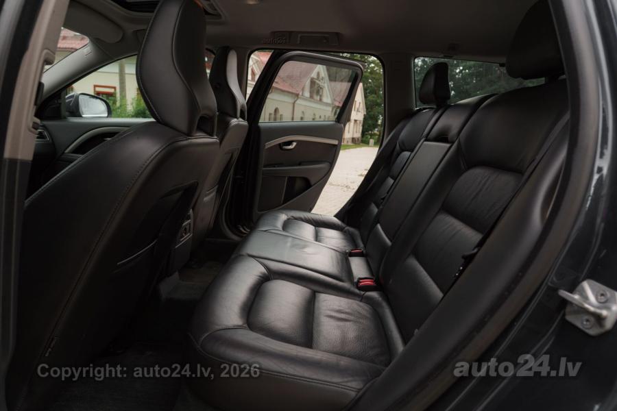 Zils Volvo V70 2014 Tartu, ar dzinēja tilpumu 1.60 L un nobraukumu 336 tūkst. km par 6999 €, foto 13 vietnē AUTOMOTO.COM.LV