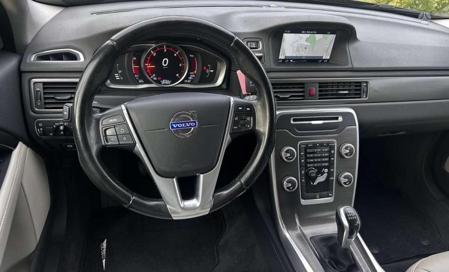 Blue Volvo V70 2014 in Utena, with an engine capacity of 1.97 L and mileage of 287 thousand km for 5950 €, photo 27 on AUTOMOTO.COM.LV
