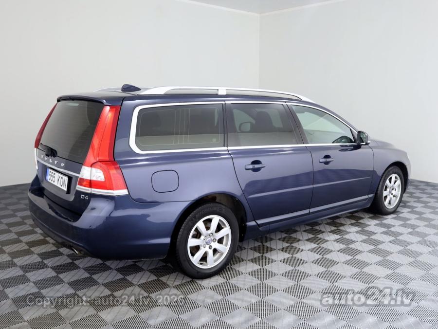 Zils Volvo V70 2014 Tallina, ar dzinēja tilpumu 2.00 L un nobraukumu 302 tūkst. km par 4699 €, foto 4 vietnē AUTOMOTO.COM.LV