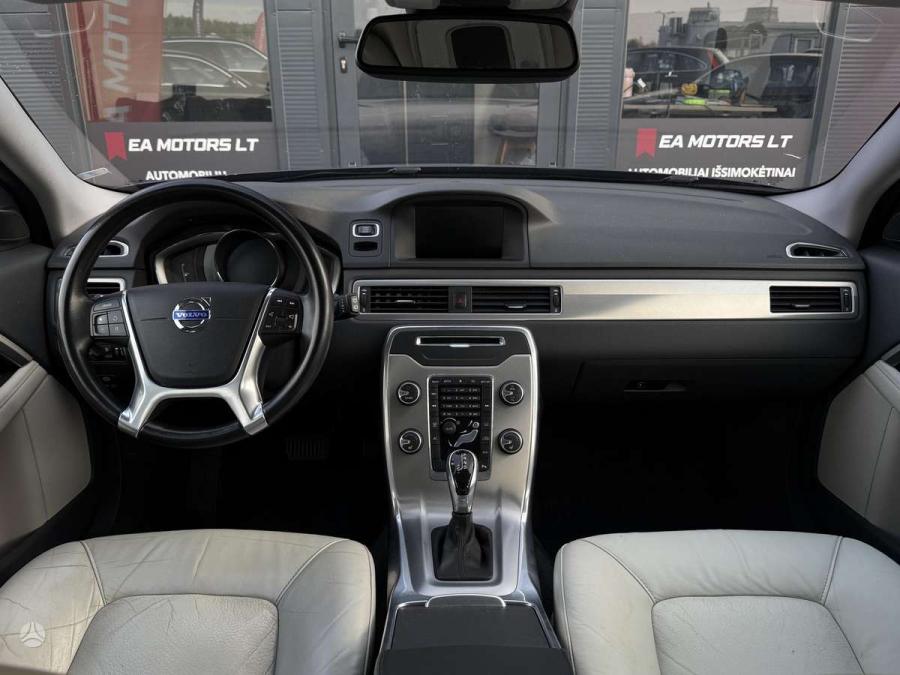 Blue Volvo V70 2014 in Vilnius, with an engine capacity of 1.97 L and mileage of 265 thousand km for 6700 €, photo 10 on AUTOMOTO.COM.LV
