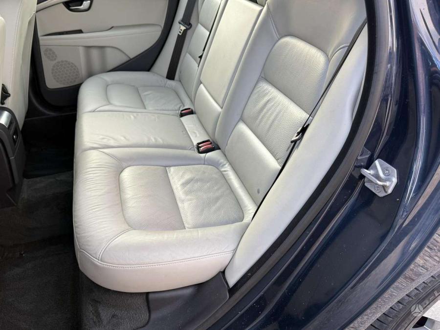 Blue Volvo V70 2014 in Vilnius, with an engine capacity of 1.97 L and mileage of 265 thousand km for 6700 €, photo 14 on AUTOMOTO.COM.LV