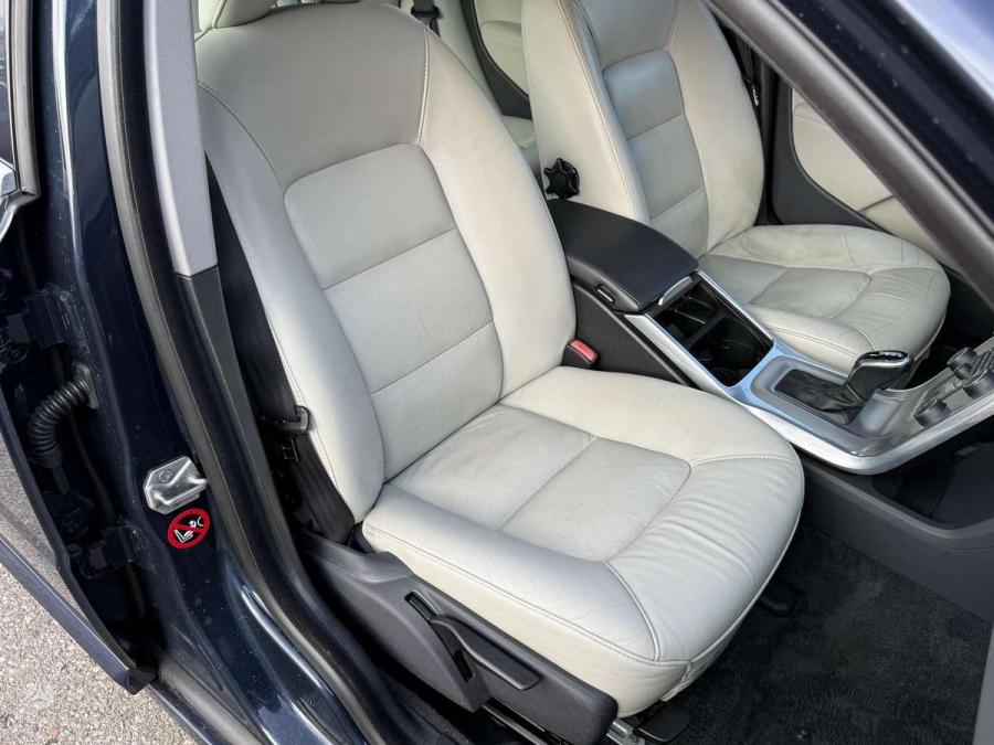 Blue Volvo V70 2014 in Vilnius, with an engine capacity of 1.97 L and mileage of 265 thousand km for 6700 €, photo 17 on AUTOMOTO.COM.LV