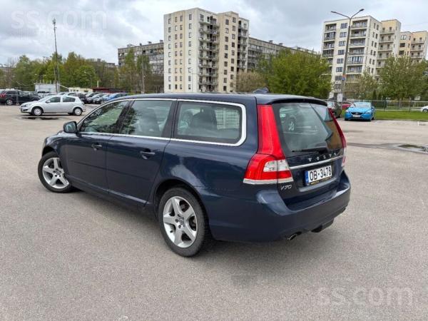 Zils Volvo V70 2015 Rīga, ar dzinēja tilpumu 2.00 L un nobraukumu 313 tūkst. km par 7750 €, foto 2 vietnē AUTOMOTO.COM.LV