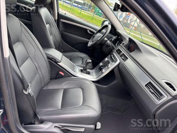 Zils Volvo V70 2015 Rīga, ar dzinēja tilpumu 2.00 L un nobraukumu 313 tūkst. km par 7750 €, foto 9 vietnē AUTOMOTO.COM.LV