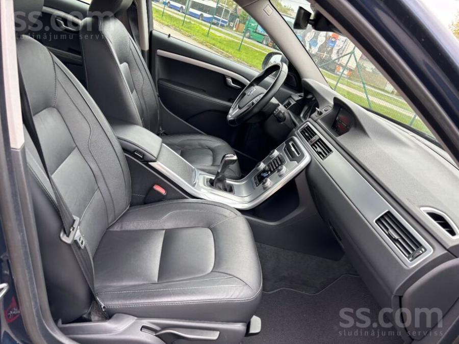 Zils Volvo V70 2015 Rīga, ar dzinēja tilpumu 2.00 L un nobraukumu 313 tūkst. km par 7750 €, foto 9 vietnē AUTOMOTO.COM.LV