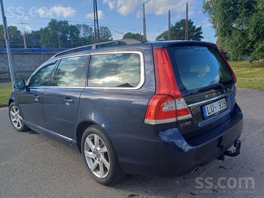 Blue Volvo V70 2015 in Riga, with an engine capacity of 2.00 L and mileage of 284 thousand km for 7200 €, photo 2 on AUTOMOTO.COM.LV