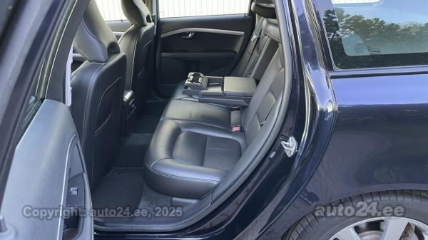 Blue Volvo V70 2015 in Tallinn, with an engine capacity of 2.00 L and mileage of 198 thousand km for 8499 €, photo 11 on AUTOMOTO.COM.LV