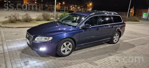 Blue Volvo V70 2015 in Preili, with an engine capacity of 2.00 L and mileage of 399 thousand km for 7795 €, photo 2 on AUTOMOTO.COM.LV