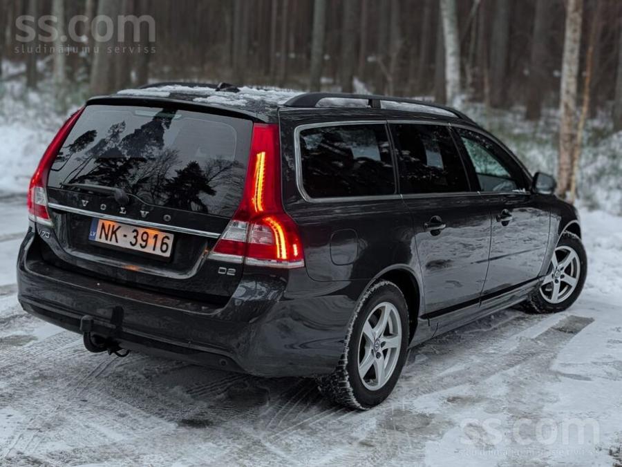 Blue Volvo V70 2015 in Jurmala, with an engine capacity of 2.00 L and mileage of 285 thousand km for 7490 €, photo 4 on AUTOMOTO.COM.LV