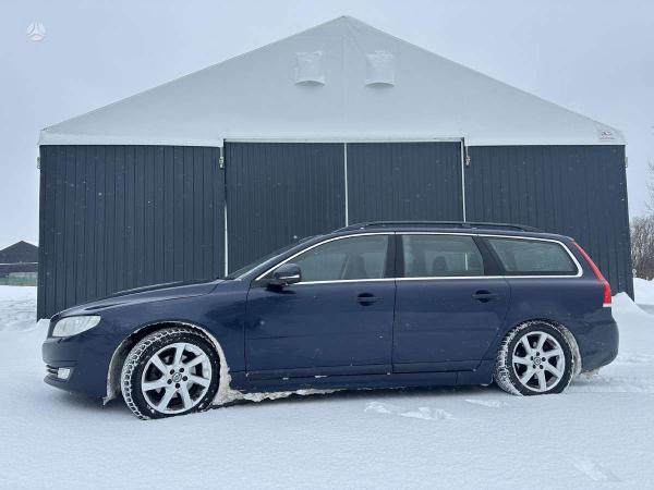 Blue Volvo V70 2015 in Kaunas, with an engine capacity of 1.97 L and mileage of 337 thousand km for 6599 €, photo 1 on AUTOMOTO.COM.LV