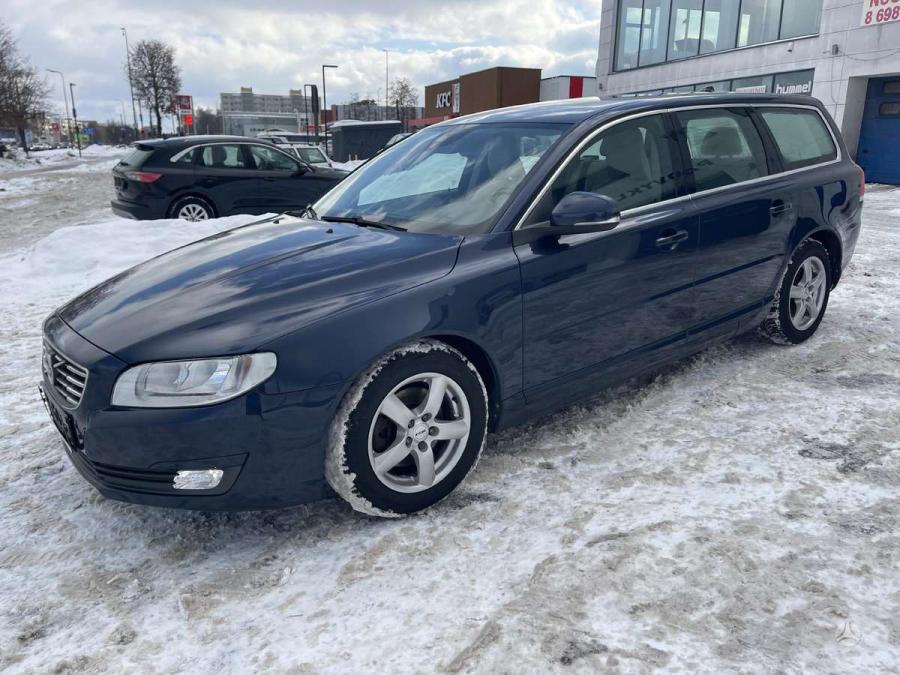 Blue Volvo V70 2015 in Kaunas, with an engine capacity of 1.56 L and mileage of 246 thousand km for 6350 €, photo 2 on AUTOMOTO.COM.LV