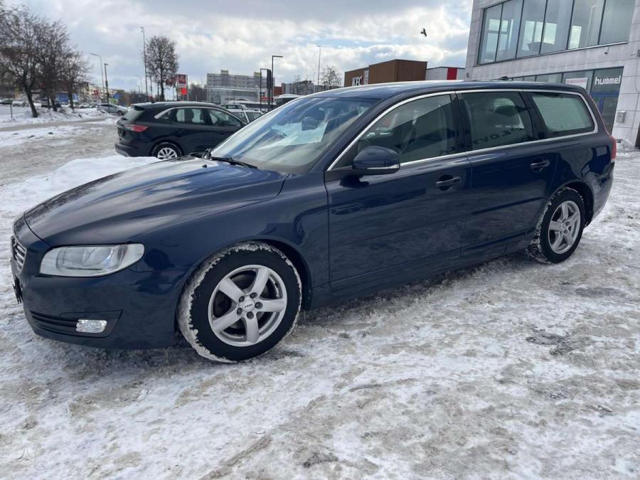 Blue Volvo V70 2015 in Kaunas, with an engine capacity of 1.56 L and mileage of 246 thousand km for 6350 €, photo 3 on AUTOMOTO.COM.LV