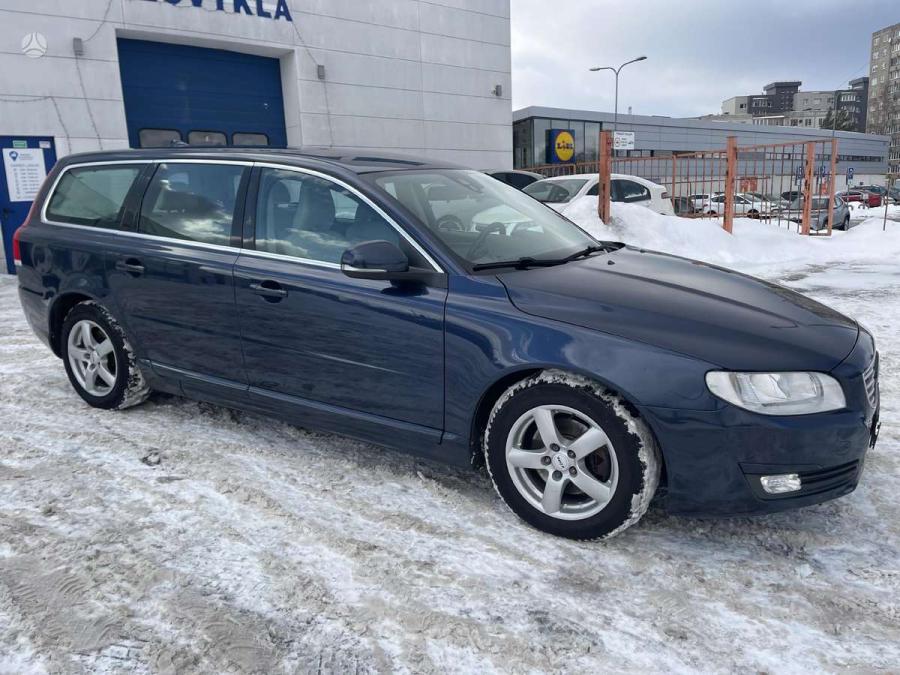 Blue Volvo V70 2015 in Kaunas, with an engine capacity of 1.56 L and mileage of 246 thousand km for 6350 €, photo 7 on AUTOMOTO.COM.LV