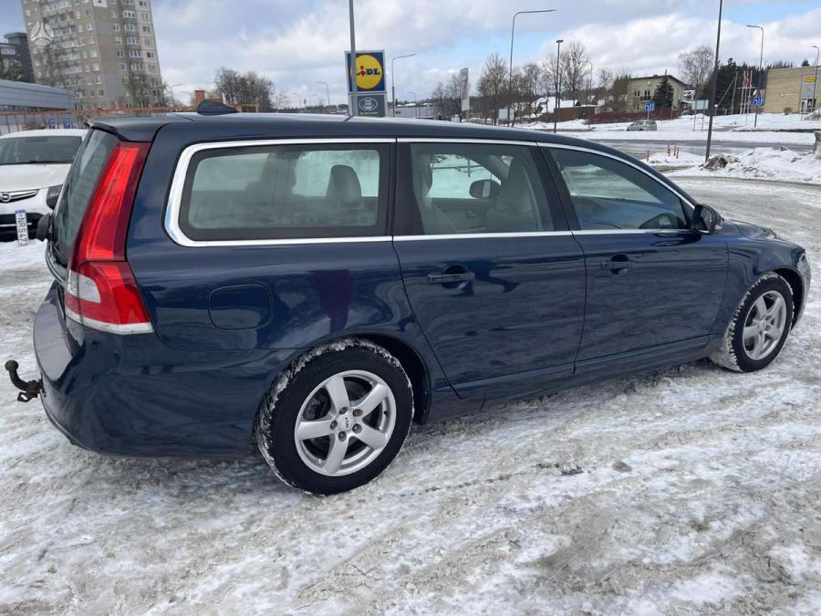 Blue Volvo V70 2015 in Kaunas, with an engine capacity of 1.56 L and mileage of 246 thousand km for 6350 €, photo 9 on AUTOMOTO.COM.LV
