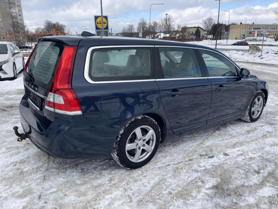Blue Volvo V70 2015 in Kaunas, with an engine capacity of 1.56 L and mileage of 246 thousand km for 6350 €, photo 10 on AUTOMOTO.COM.LV