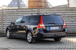 Zils Volvo V70 2015 Rīga, ar dzinēja tilpumu 2.00 L un nobraukumu 237 tūkst. km par 8890 €, foto 8 vietnē AUTOMOTO.COM.LV