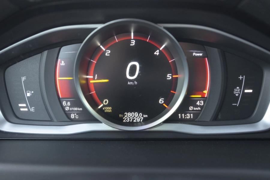 Zils Volvo V70 2015 Rīga, ar dzinēja tilpumu 2.00 L un nobraukumu 237 tūkst. km par 8890 €, foto 14 vietnē AUTOMOTO.COM.LV