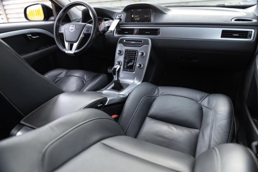 Zils Volvo V70 2015 Rīga, ar dzinēja tilpumu 2.00 L un nobraukumu 237 tūkst. km par 8890 €, foto 24 vietnē AUTOMOTO.COM.LV