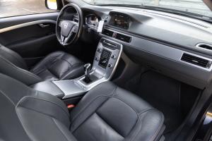 Zils Volvo V70 2015 Rīga, ar dzinēja tilpumu 2.00 L un nobraukumu 237 tūkst. km par 8890 €, foto 27 vietnē AUTOMOTO.COM.LV