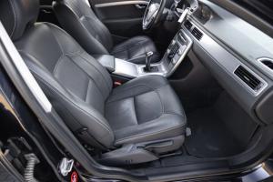 Zils Volvo V70 2015 Rīga, ar dzinēja tilpumu 2.00 L un nobraukumu 237 tūkst. km par 8890 €, foto 30 vietnē AUTOMOTO.COM.LV