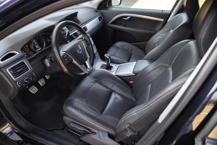 Zils Volvo V70 2015 Rīga, ar dzinēja tilpumu 2.00 L un nobraukumu 237 tūkst. km par 8890 €, foto 32 vietnē AUTOMOTO.COM.LV