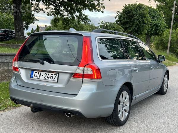 Blue Volvo V70 2015 in Valmiera, with an engine capacity of 2.00 L and mileage of 235 thousand km for 5850 €, photo 8 on AUTOMOTO.COM.LV