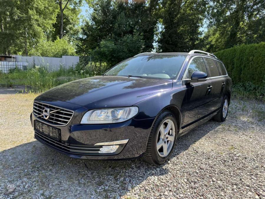 Blue Volvo V70 2015 in Alytus, with an engine capacity of 2.00 L and mileage of 292 thousand km for 4950 €, photo 1 on AUTOMOTO.COM.LV
