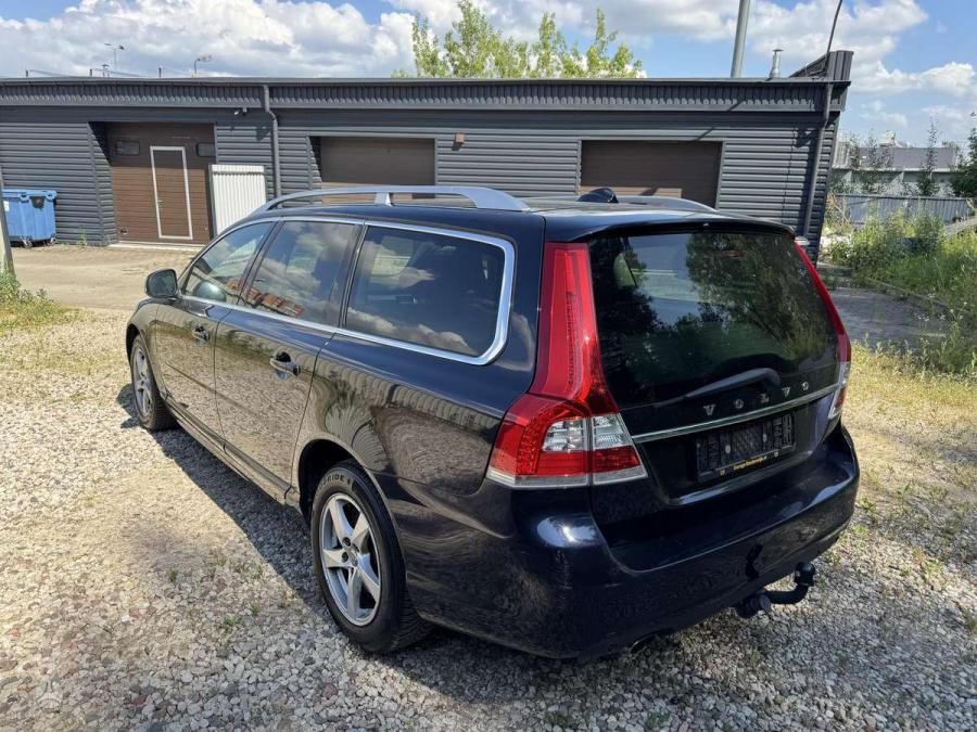 Blue Volvo V70 2015 in Alytus, with an engine capacity of 2.00 L and mileage of 292 thousand km for 4950 €, photo 4 on AUTOMOTO.COM.LV