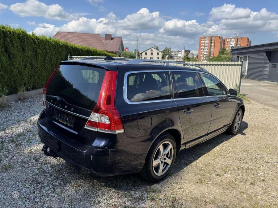 Blue Volvo V70 2015 in Alytus, with an engine capacity of 2.00 L and mileage of 292 thousand km for 4950 €, photo 5 on AUTOMOTO.COM.LV