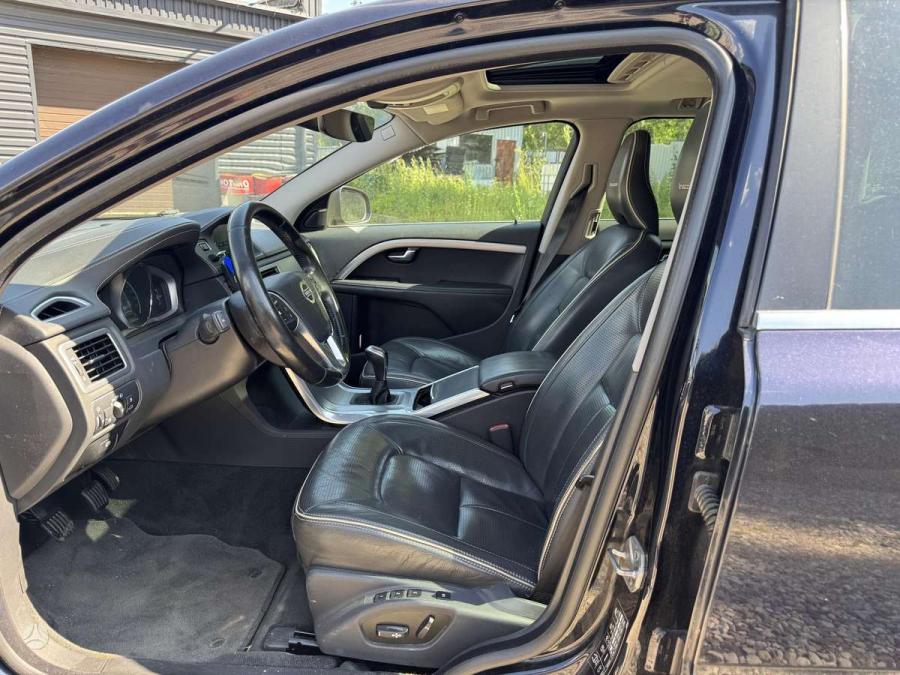 Blue Volvo V70 2015 in Alytus, with an engine capacity of 2.00 L and mileage of 292 thousand km for 4950 €, photo 7 on AUTOMOTO.COM.LV