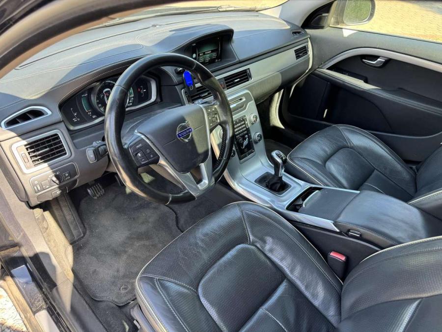 Blue Volvo V70 2015 in Alytus, with an engine capacity of 2.00 L and mileage of 292 thousand km for 4950 €, photo 8 on AUTOMOTO.COM.LV