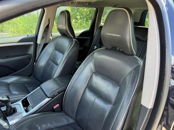 Zils Volvo V70 2015 Alīta, ar dzinēja tilpumu 2.00 L un nobraukumu 292 tūkst. km par 4950 €, foto 8 vietnē AUTOMOTO.COM.LV