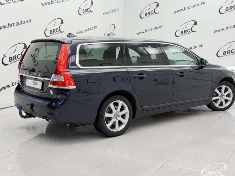 Blue Volvo V70 2015 in Vilnius, with an engine capacity of 1.97 L and mileage of 360 thousand km for 6500 €, photo 4 on AUTOMOTO.COM.LV