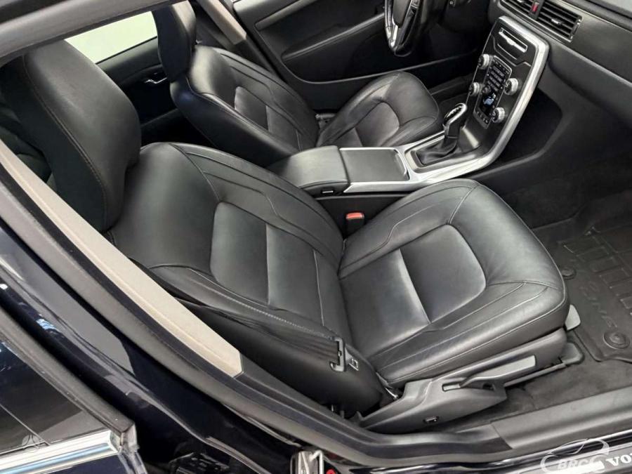 Blue Volvo V70 2015 in Vilnius, with an engine capacity of 1.97 L and mileage of 360 thousand km for 6500 €, photo 7 on AUTOMOTO.COM.LV