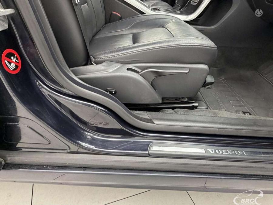 Blue Volvo V70 2015 in Vilnius, with an engine capacity of 1.97 L and mileage of 360 thousand km for 6500 €, photo 8 on AUTOMOTO.COM.LV
