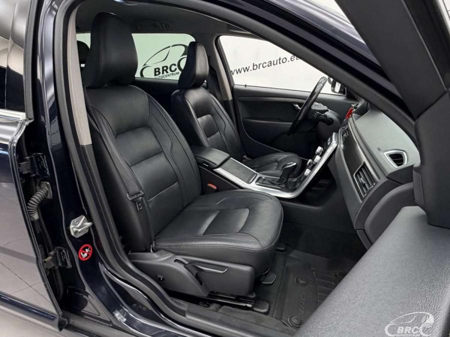 Blue Volvo V70 2015 in Vilnius, with an engine capacity of 1.97 L and mileage of 360 thousand km for 6500 €, photo 9 on AUTOMOTO.COM.LV