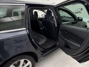 Blue Volvo V70 2015 in Vilnius, with an engine capacity of 1.97 L and mileage of 360 thousand km for 6500 €, photo 14 on AUTOMOTO.COM.LV