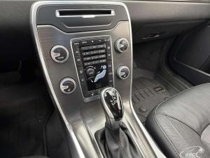 Blue Volvo V70 2015 in Vilnius, with an engine capacity of 1.97 L and mileage of 360 thousand km for 6500 €, photo 26 on AUTOMOTO.COM.LV