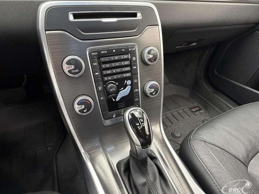 Blue Volvo V70 2015 in Vilnius, with an engine capacity of 1.97 L and mileage of 360 thousand km for 6500 €, photo 26 on AUTOMOTO.COM.LV