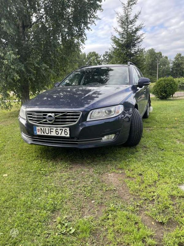 Blue Volvo V70 2015 in Trakai, with an engine capacity of 2.00 L and mileage of 282 thousand km for 6500 €, photo 1 on AUTOMOTO.COM.LV