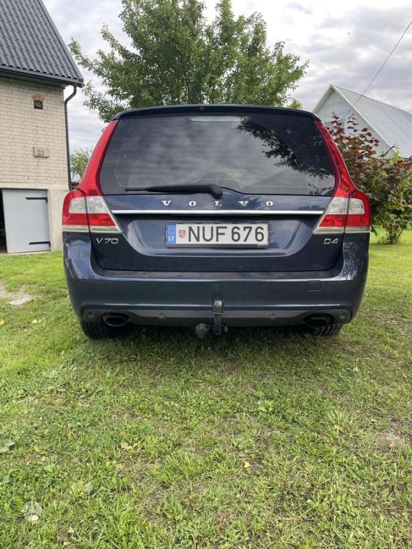 Blue Volvo V70 2015 in Trakai, with an engine capacity of 2.00 L and mileage of 282 thousand km for 6500 €, photo 2 on AUTOMOTO.COM.LV