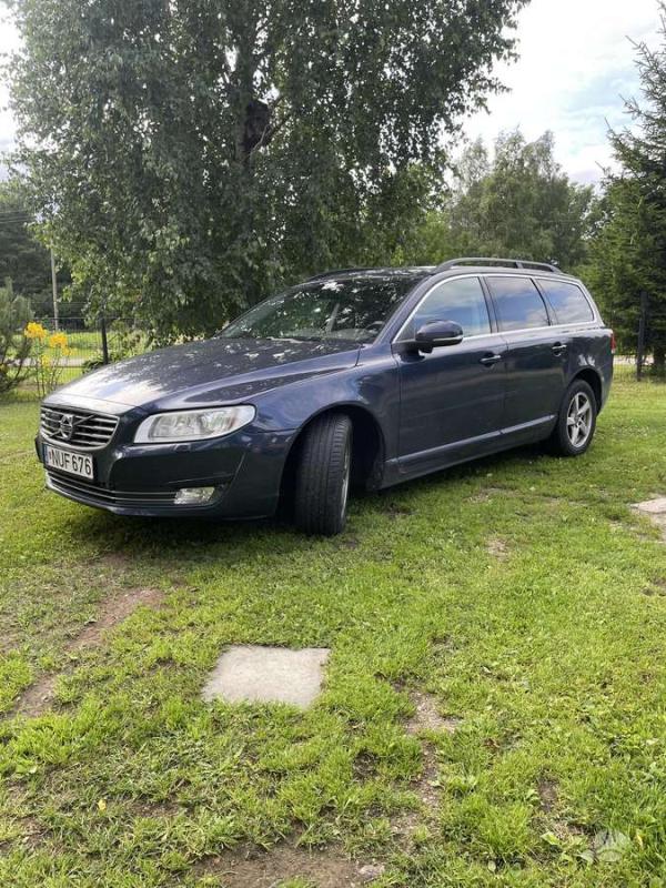 Blue Volvo V70 2015 in Trakai, with an engine capacity of 2.00 L and mileage of 282 thousand km for 6500 €, photo 3 on AUTOMOTO.COM.LV