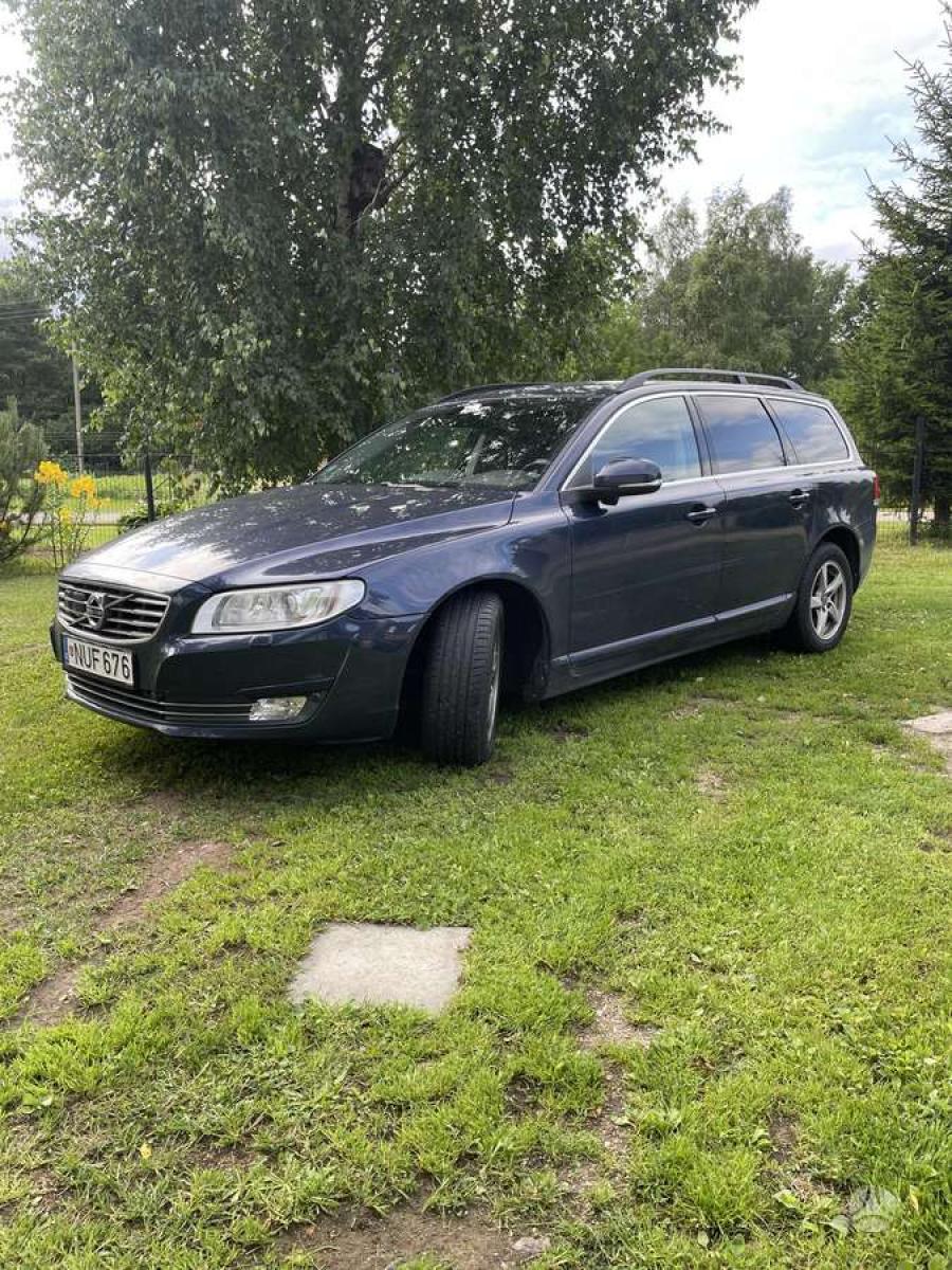 Blue Volvo V70 2015 in Trakai, with an engine capacity of 2.00 L and mileage of 282 thousand km for 6500 €, photo 4 on AUTOMOTO.COM.LV